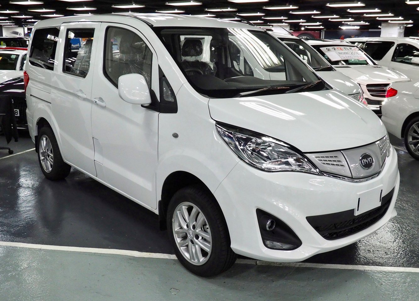 BYD T3 technical specifications and fuel economy